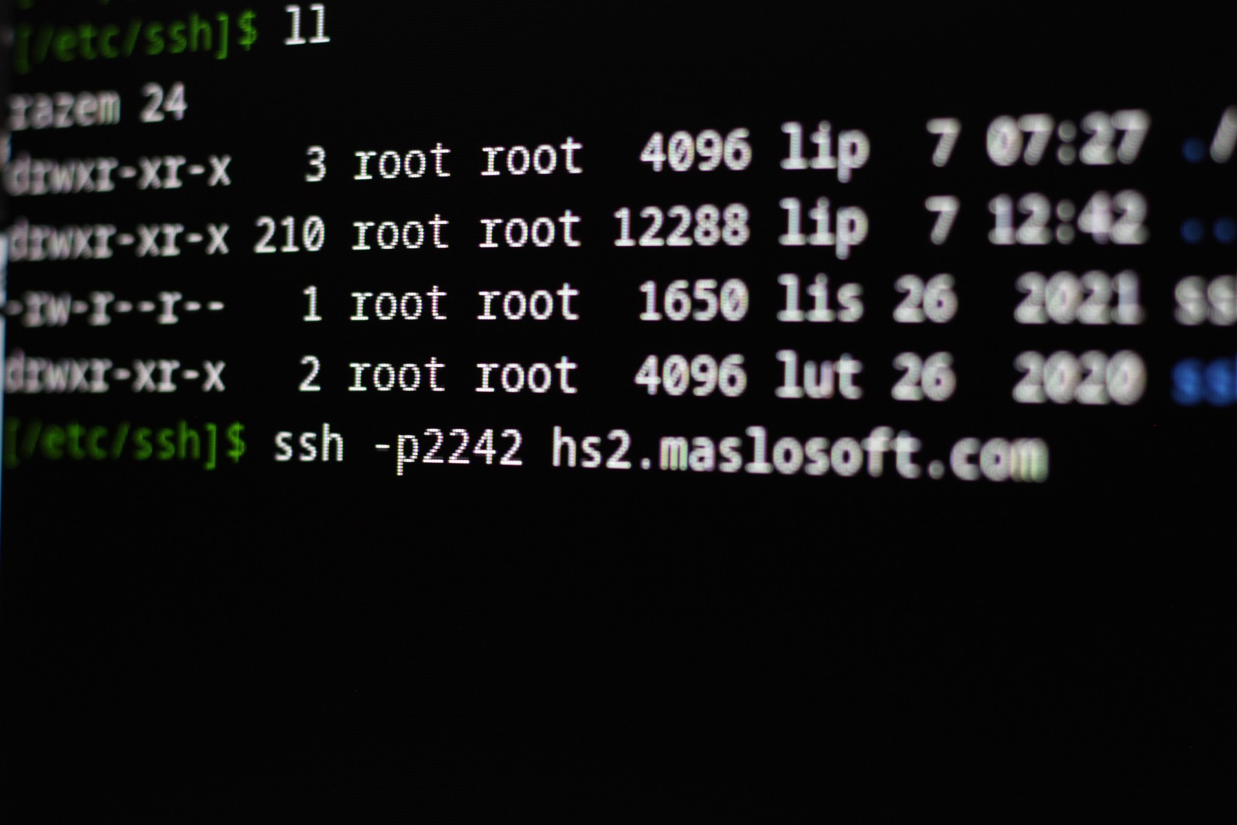 Running SSH server on custom port