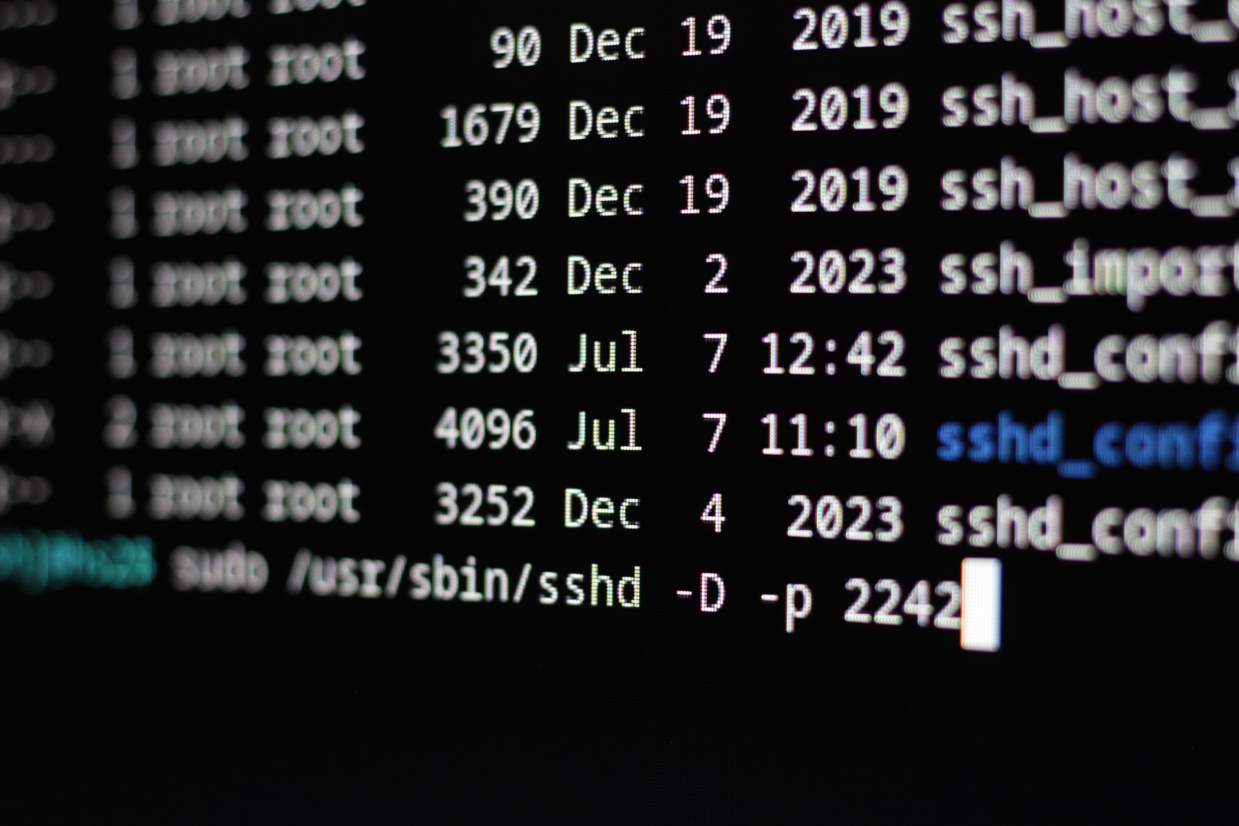 Running SSH server on custom port